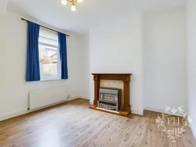 Just in! 1 BA 2 bedroom terraced house for rent in Thornton St.