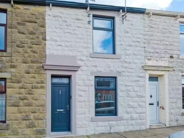 Just in! 1 BA 2 bedroom terraced house for rent in Willow Stre.