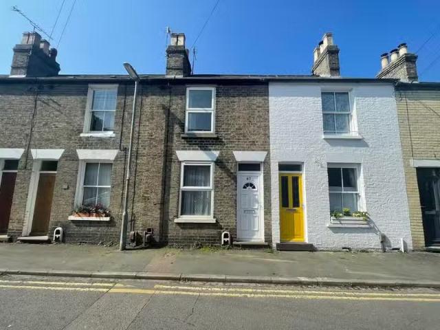 Cozy 1 BA 2 bedroom terraced house for rent in York Street, Ca.