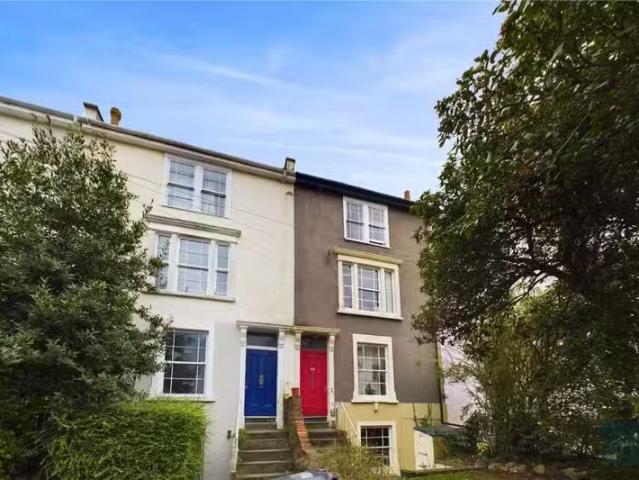 Nice 1 BA 4 bedroom apartment for rent in Auburn Road, Bristol.