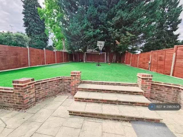 Just in! 1 BA 4 bedroom bungalow for rent in Sandy Lane, Orpin.