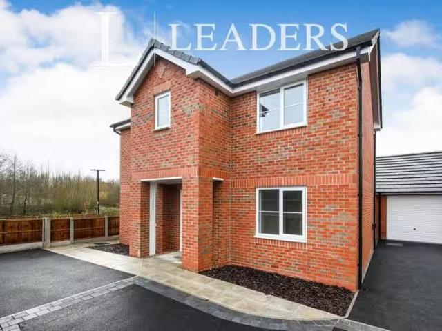 Just in! 1 BA 4 bedroom detached house for rent in James Platt.