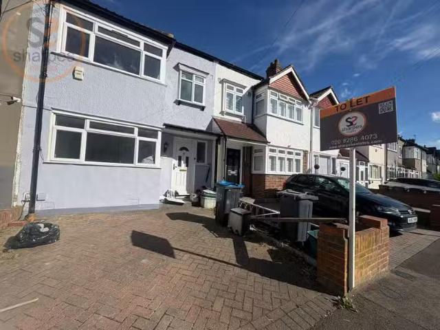 For Rent! 1 BA 4 bedroom house for rent in New Barns Avenue, M.