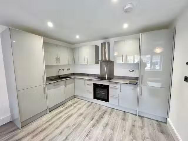 Deal! 1 BA 4 bedroom house for rent in St Anne Street, Chester.