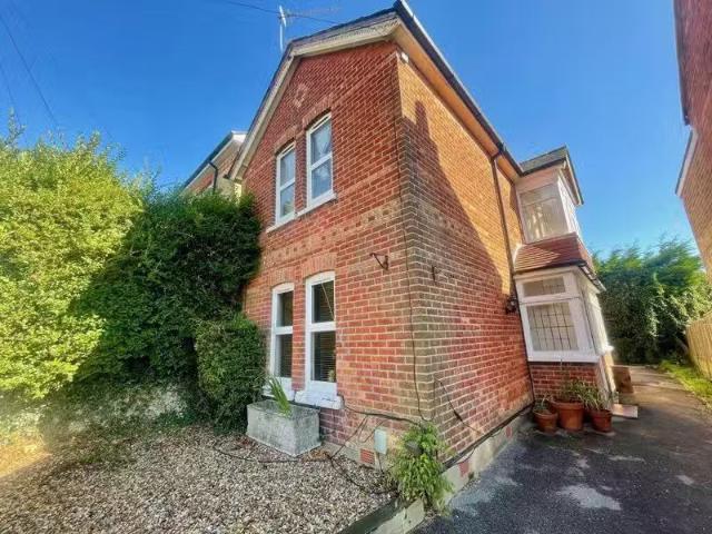 Cozy 1 BA 4 bedroom house for rent in Student Four Double Bedr.