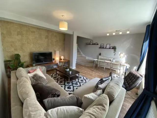 Cheap 1 BA 4 bedroom house for rent in 61 West Drive, B5 7RR, B5