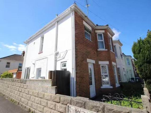 Just in! 1 BA 4 bedroom property for rent in Shelbourne Road.