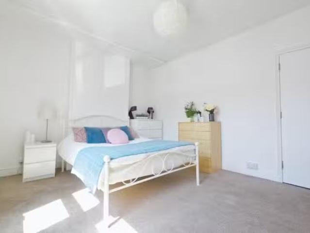 Rental! 1 BA 4 bedroom terraced house for rent in Albion Stree.