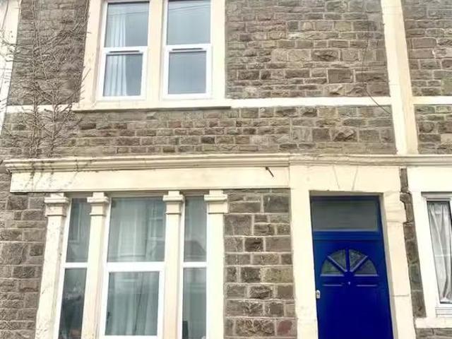 Cheap 1 BA 4 bedroom terraced house for rent in Lawn Road, Bri.