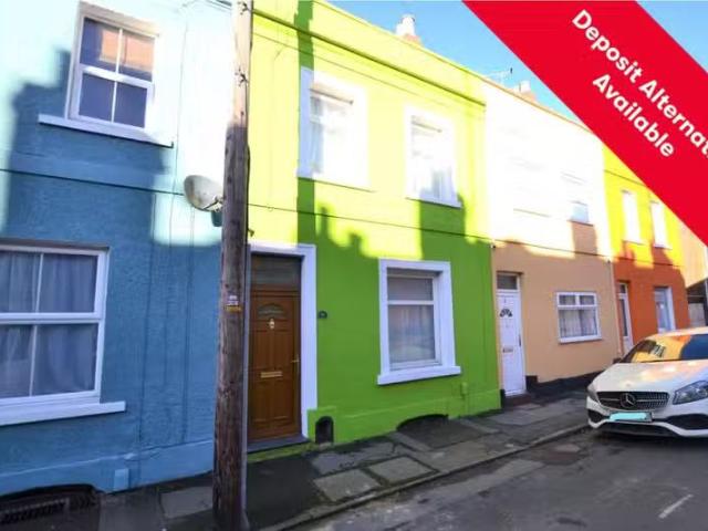 Nice 1 BA 4 bedroom terraced house for rent in St. Mark Street.