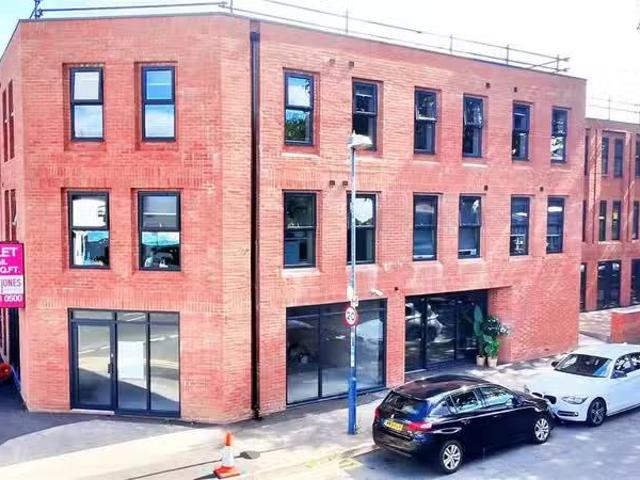 Unique 1 BA Studio apartment for rent in Twyning Road, Stirchl.