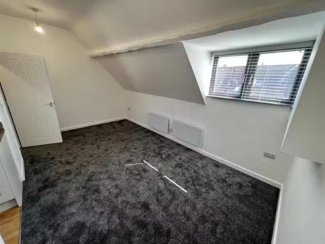 Unique 1 BA Studio apartment for rent in Earlsdon Avenue North.