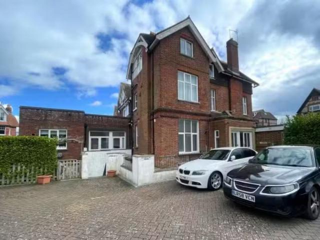 Unique 1 BA Studio flat for rent in 11 Meads Road, Eastbourne.