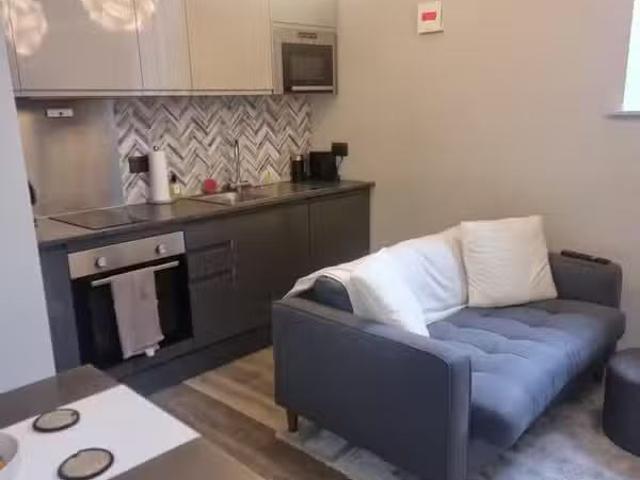 New 1 BA Studio flat for rent in 147 Gloucester Road, Bristol.