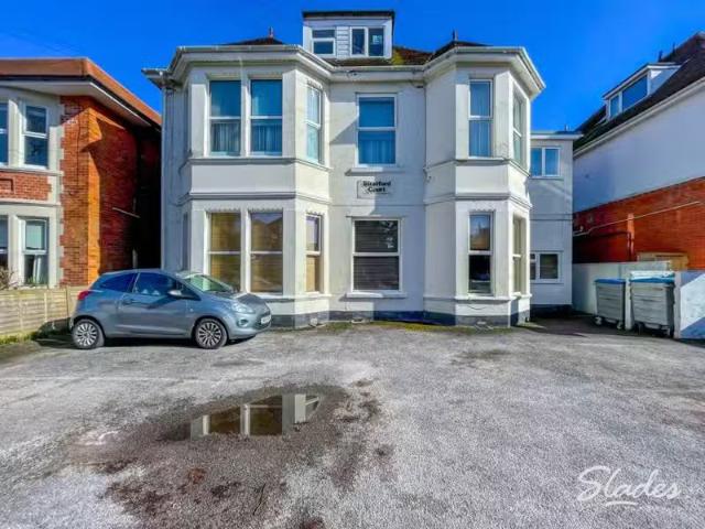 New 1 BA Studio flat for rent in 20 Grand Avenue,, Southbourn.
