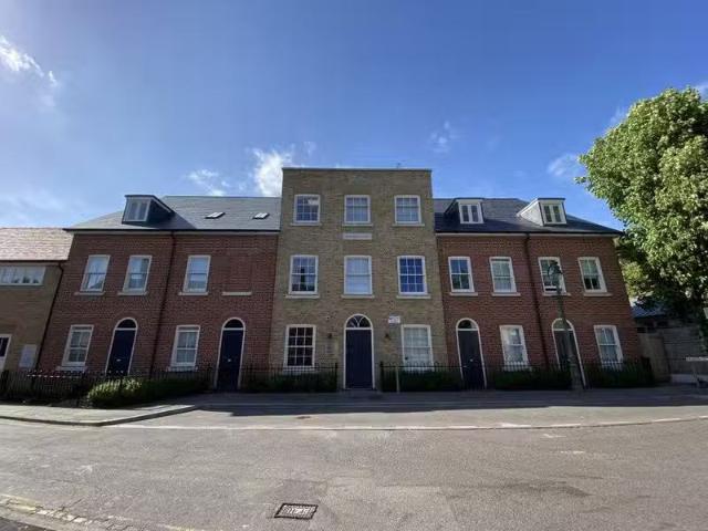 Nice 1 BA Studio flat for rent in 4 Queningate Court, Canterbu.