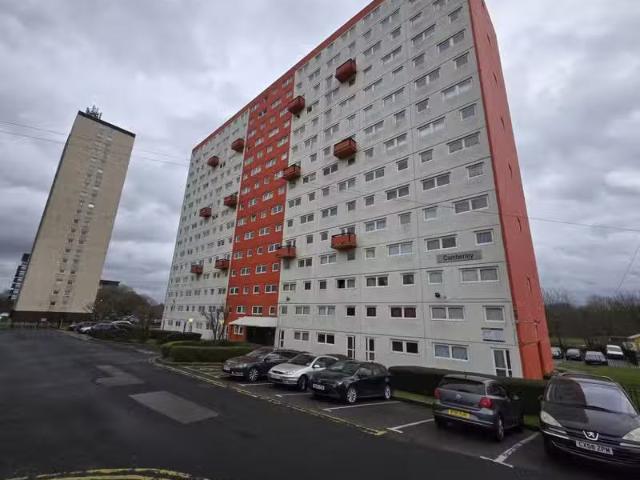 Unique 1 BA Studio flat for rent in Camberley, Beaconview Road.