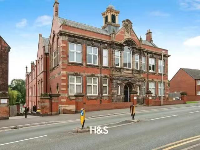Unique 1 BA Studio flat for rent in Crocketts Lane, Smethwick.