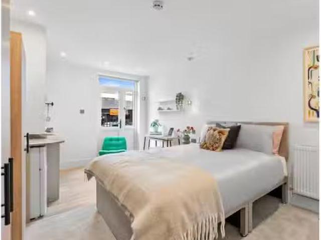 Unique 1 BA Studio flat for rent in Bella Wharf, The Avenue, E.