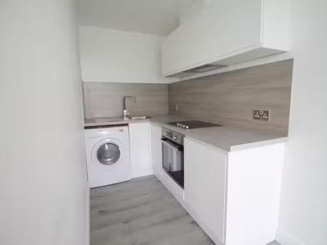 Just in! 1 BA Studio flat for rent in Buckingham Place, St. An.
