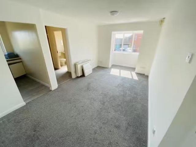 Deal! 1 BA Studio flat for rent in Godfrey Court, Longwell Gre.