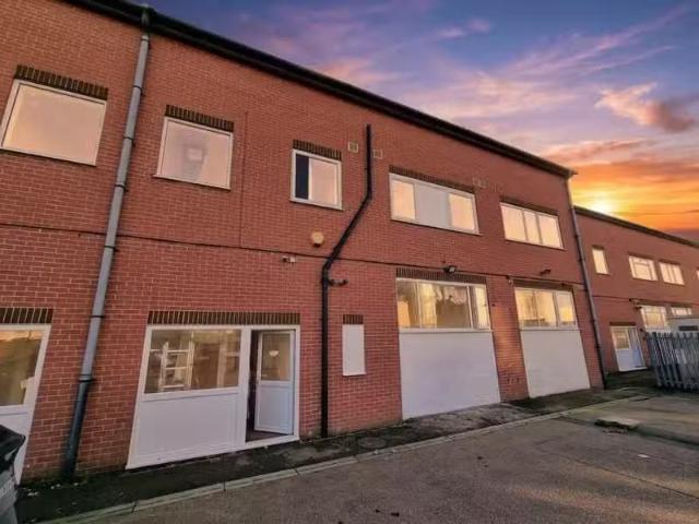 Just in! 1 BA Studio flat for rent in Eastside Place, Railway.