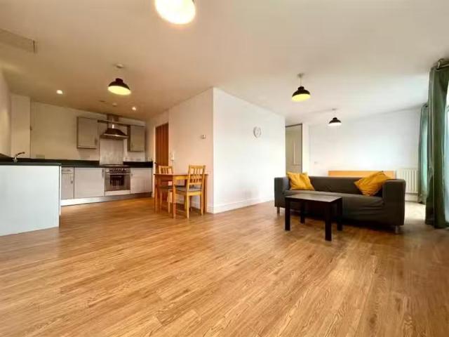 Unique 1 BA Studio flat for rent in King Edwards Wharf, City C.