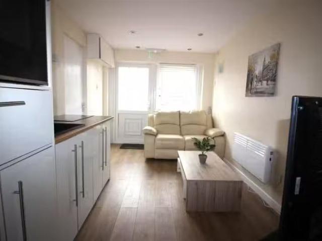 Nice 1 BA Studio flat for rent in Hawthorn Road, Birmingham, B44