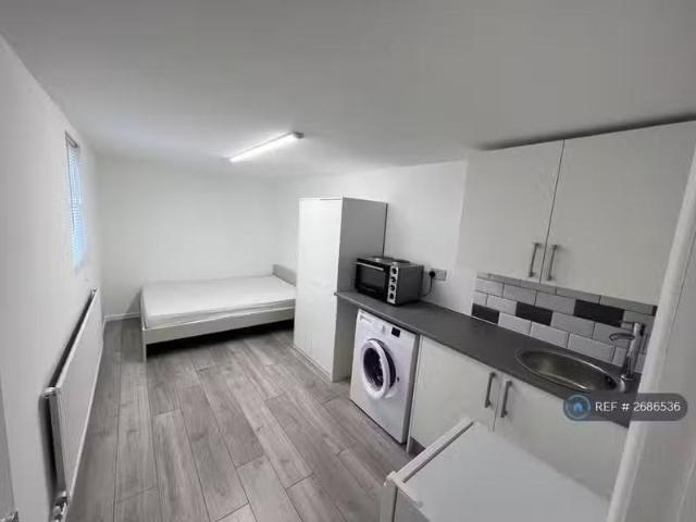 For Rent! 1 BA Studio flat for rent in High Barnet, Barnet, EN5