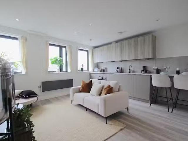 Cheap 1 BA Studio flat for rent in High Street, Waltham Cross.