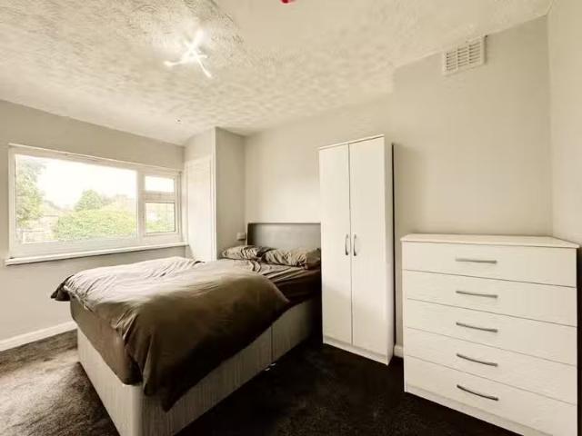 Unique 1 BA Studio flat for rent in Overton Road, Abirds Green.