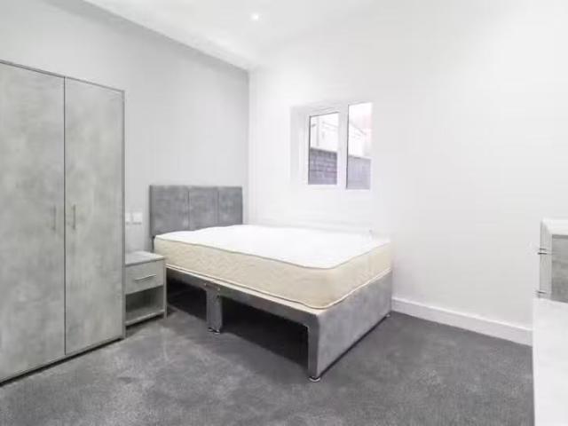 Unique 1 BA Studio flat for rent in Melville Road, City Centre.