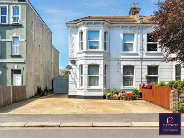 New 1 BA Studio flat for rent in Rowlands Road, Worthing, BN11