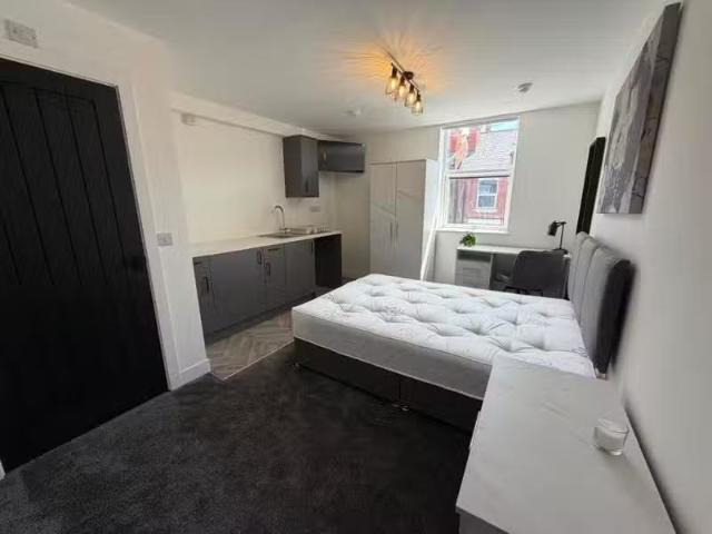Unique 1 BA Studio flat for rent in Room 3, Davenport Road, DE24