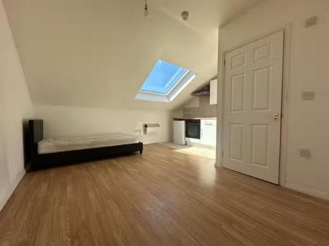 Just in! 1 BA Studio flat for rent in Railway Road, Newhaven.