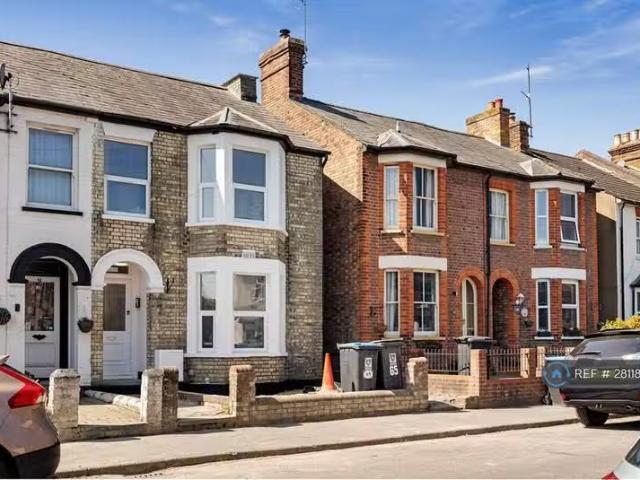 Cozy 1 BA Studio flat for rent in Weymouth St, Hemel Hempstead.