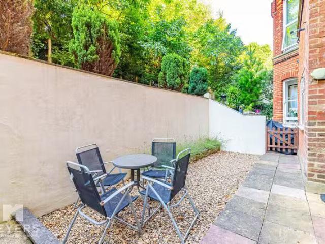 New 1 BA Studio flat for rent in West Cliff Studios, Bournemou.