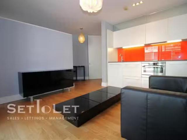 Just in! 1 BA Studio flat for rent in The Quad, Highcross, Lei.