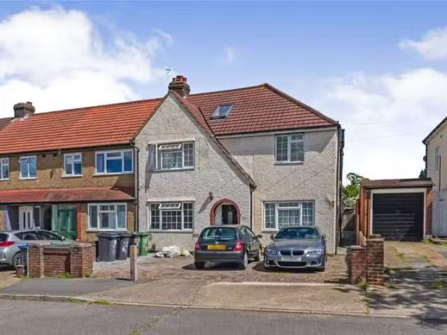 Deal! 1 BA Property for rent in 15 Church Rise, Chessington, S.