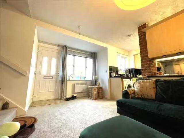 Rental! 1 bedroom terraced house for rent in Buckleaze Close.