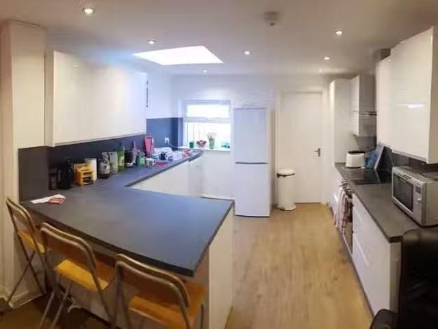 For Rent! 1 bedroom terraced house for rent in Heeley Road, Se.