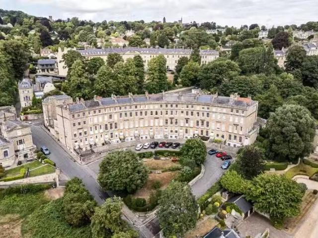 Just in! 1 bedroom apartment for rent in Cavendish Crescent, B.
