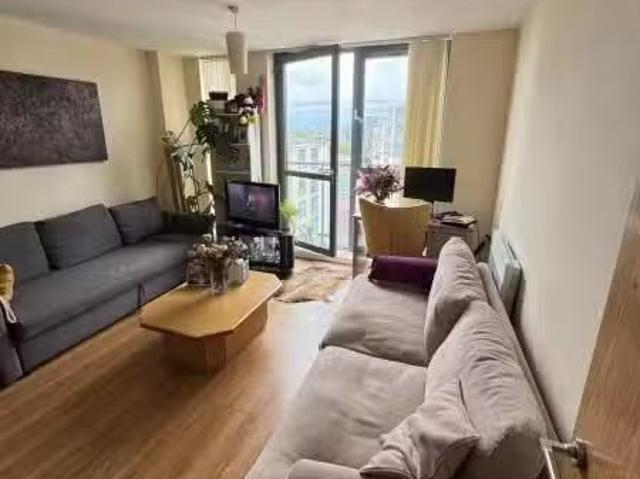 Cheap 1 bedroom apartment for rent in Centenary Plaza, Hollida.