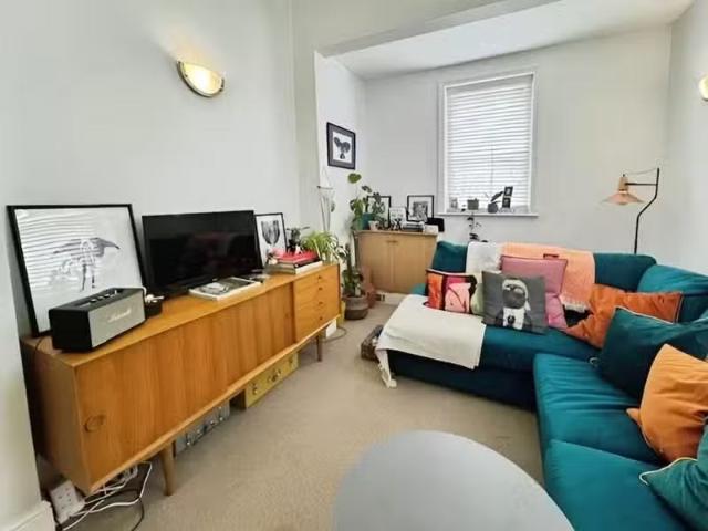For Rent! 1 bedroom flat for rent in Mckinley Road, Bournemout.