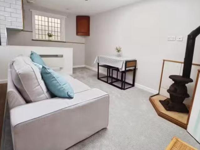 Charming 1 bedroom flat for rent in High Street, Brightlingsea.