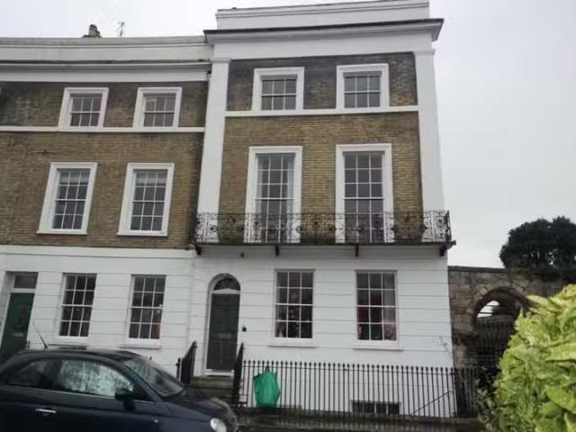 Unique 1 bedroom flat for rent in Priory Crescent, Lewes, East.