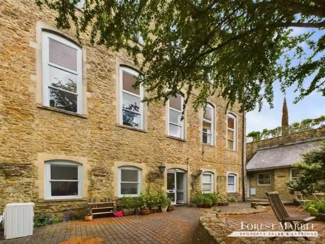 Deal! 1 bedroom flat for rent in St Catherine Court, Frome, BA11