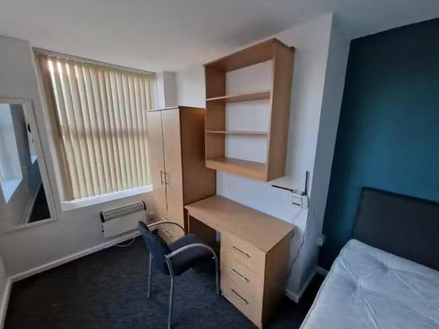 Rental! 1 bedroom flat share for rent in 16 Longside Lane On.