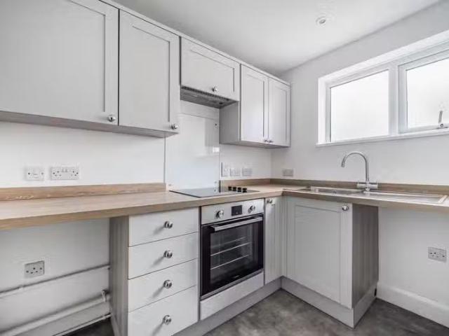 Just in! 1 bedroom ground floor flat for rent in Silver Street.