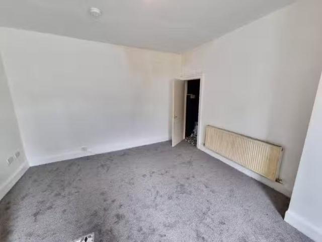 Cheap 1 bedroom house for rent in Bradford Road, Cleckheaton.